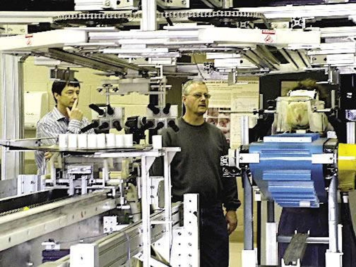 Automated live bird hanging offers multiple advantages for poultry ...