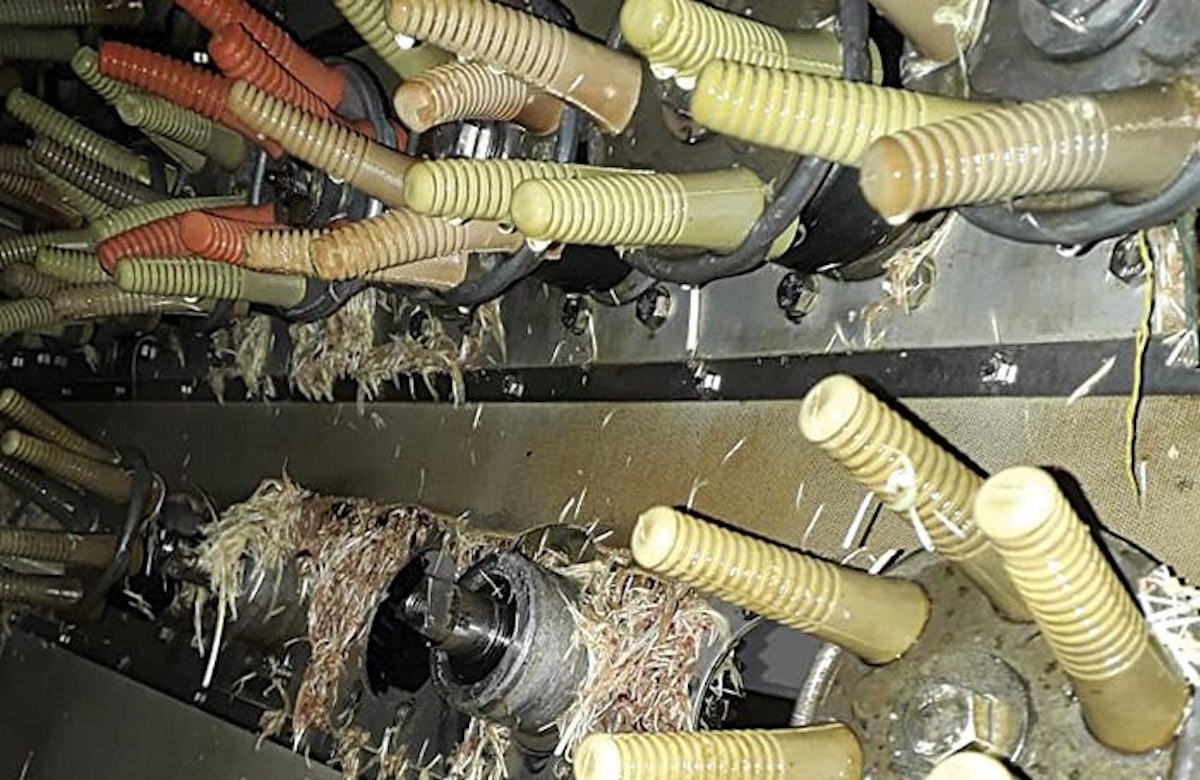 how do rubber chickens work